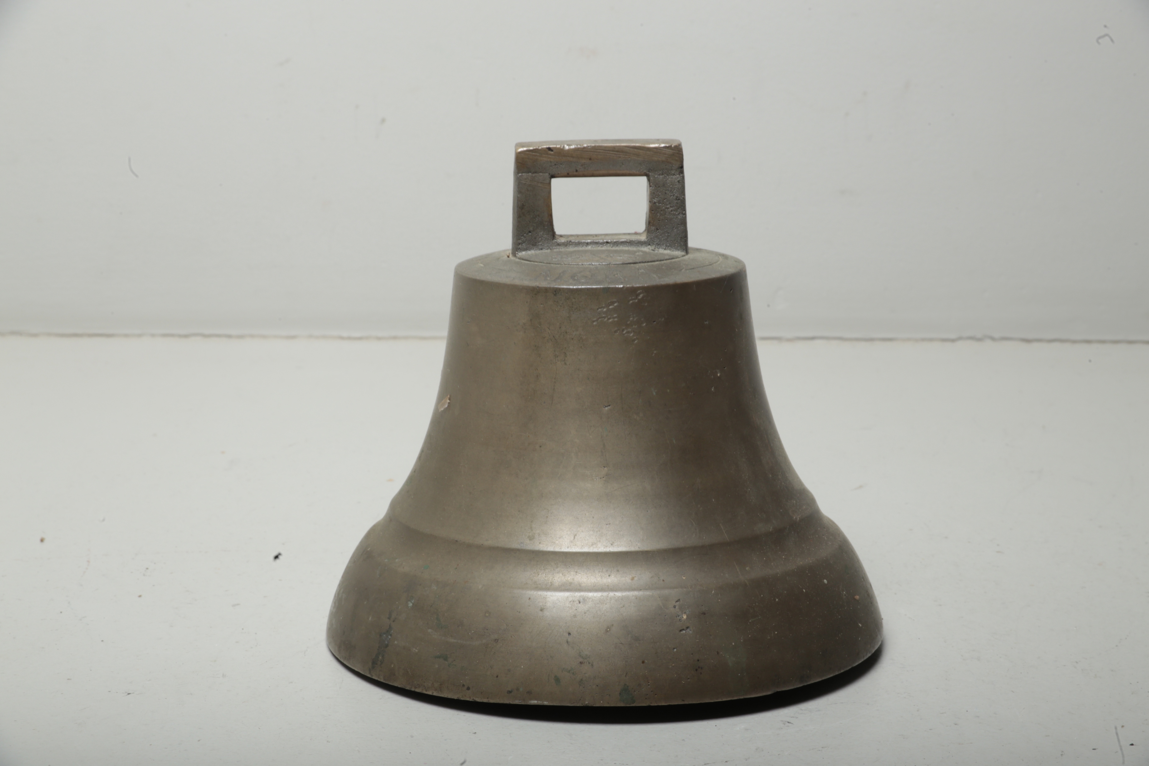 Klocka mässing, FM Mattsson Mora 8/0 | Auktion